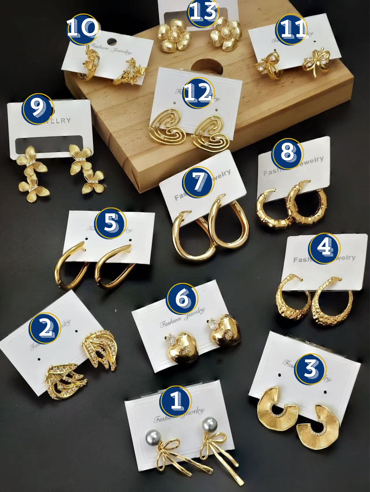 Aretes Dorados Elegantes M6 Oro Laminado – Joyería M&V import